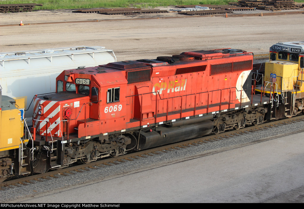 CP Rail SD40-2!